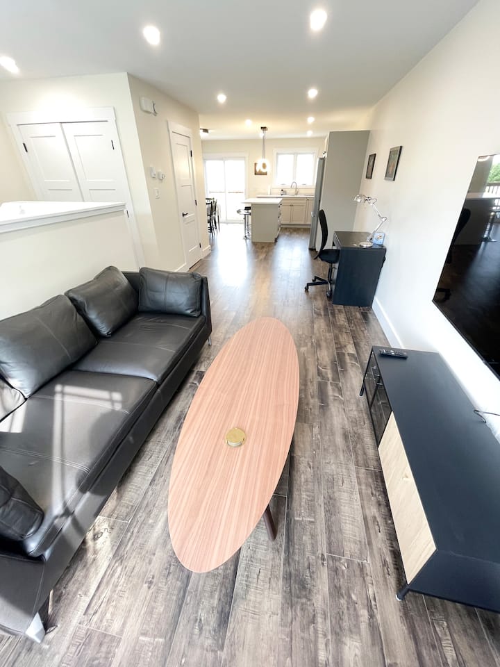 Bright & Breezy Townhouse Retreat - Oromocto