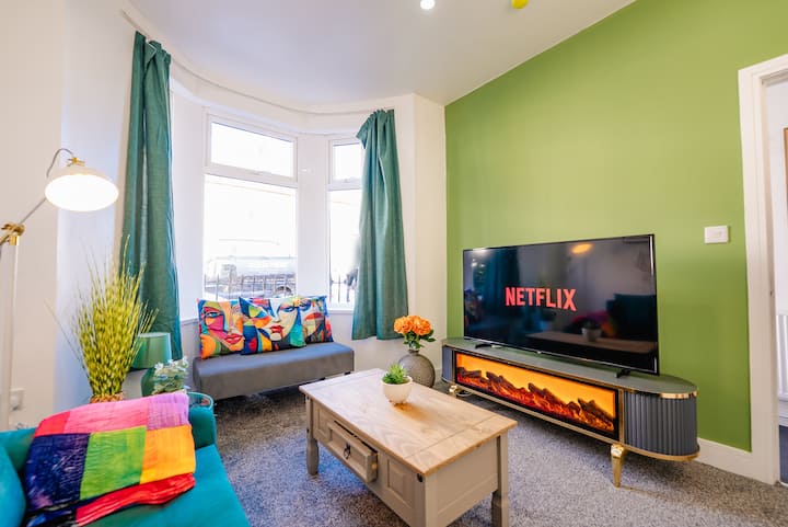 Bright, Modern 6-bedroom Home – Perfect For Groups - Monmouthshire