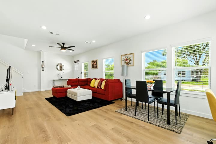Brand-new 3br/2.5 Ba. Mins To Downtown & Airports - Houston, TX