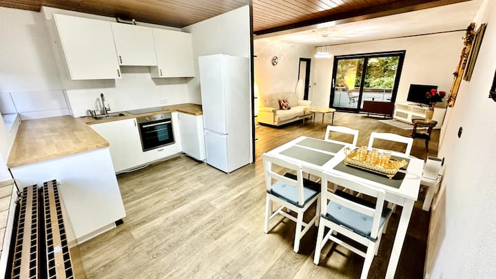 Helle 2-zimmer-wohnung Mit Balkon In Düsseldorf - Düsseldorf