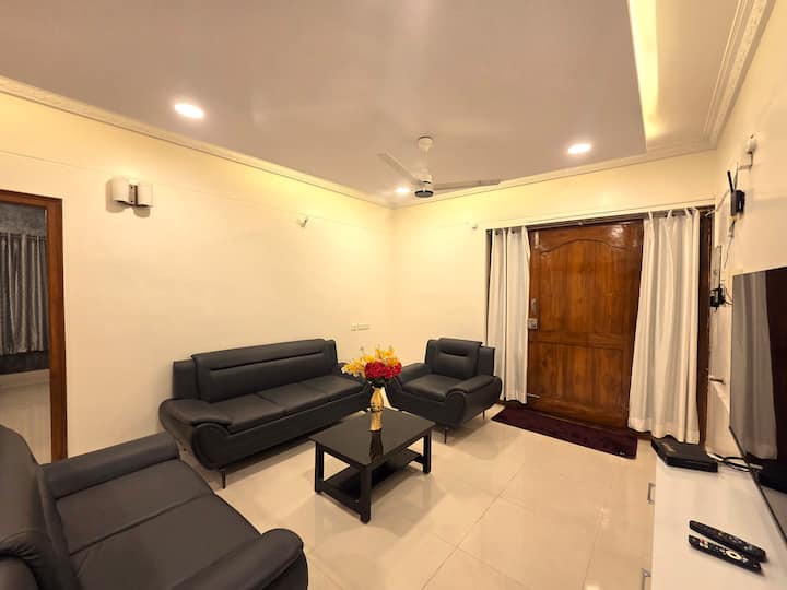 Luxury Nirmala Guest House. - Visakhapatnam