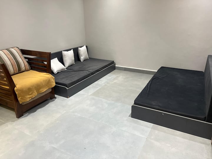 1 Bhk | Private | Couple-friendly | Self Check-in - Kharar