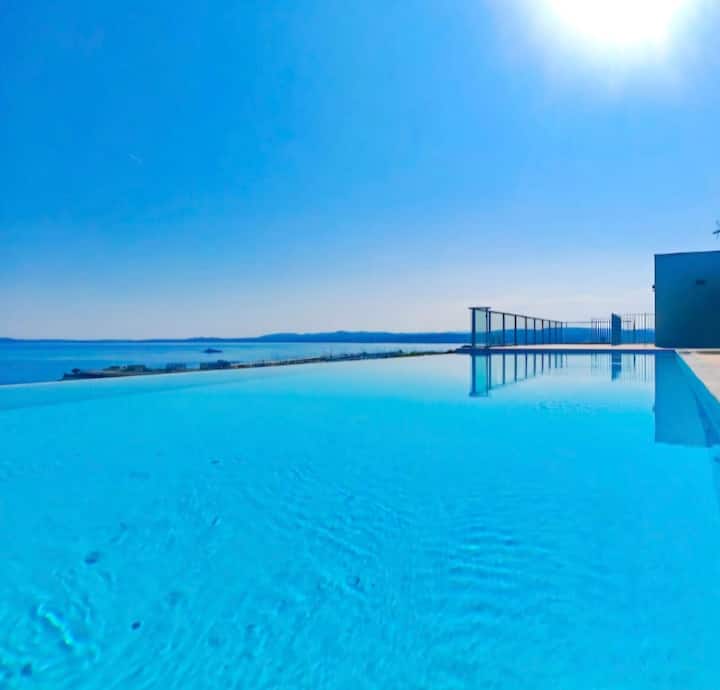 Appartement Piscine Sur Le Toit En Front De Mer - Saint-Laurent-du-Var