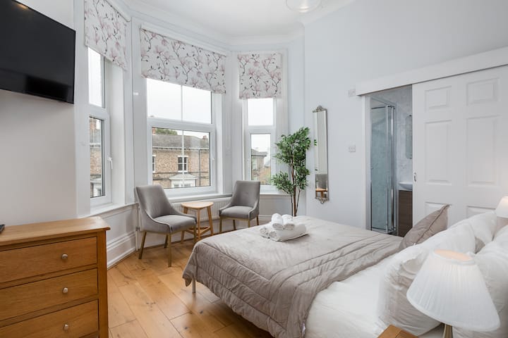 Riverside Walks - Bright & Airy One-bedroom Flat - York