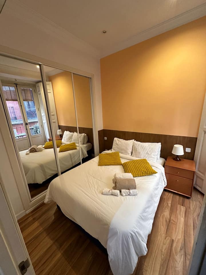 Apartamento Aconchegante Com Varanda Ensolarada - Madrid