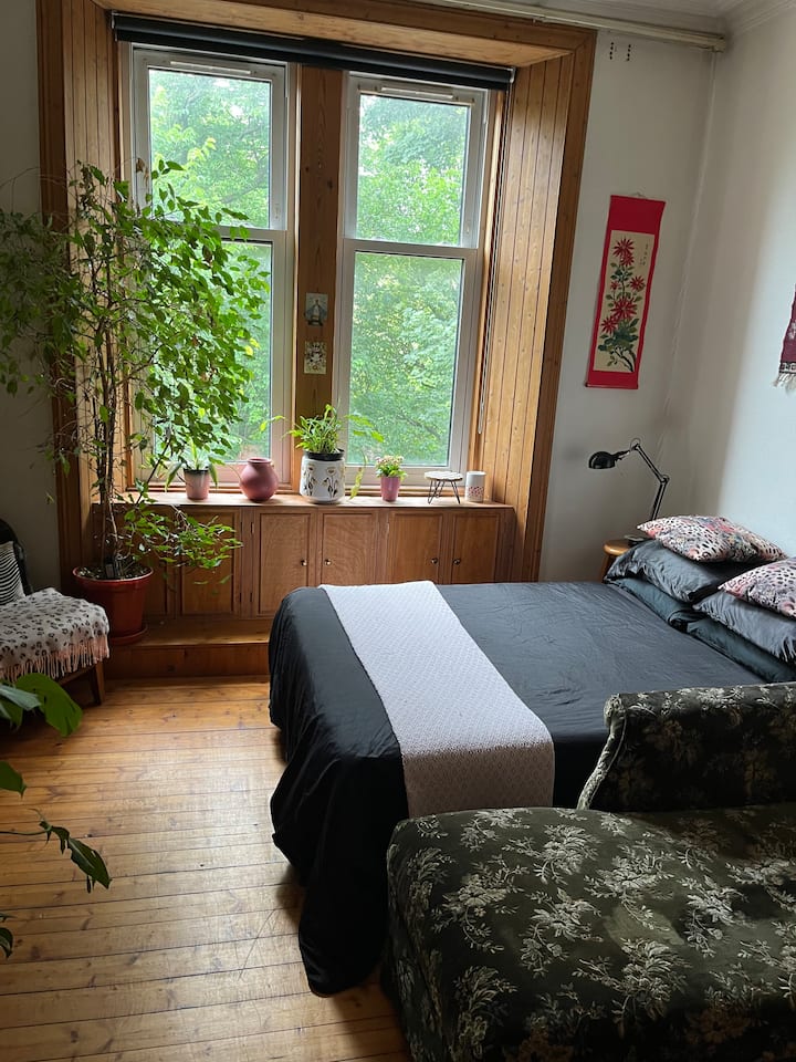 Quirky And Creative Old Town Apartment - Edinburgh