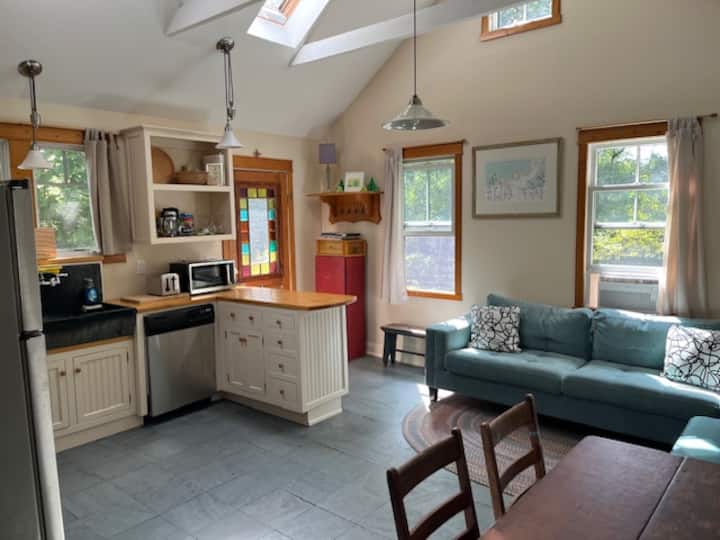 Cottage In Rural Matunuck - Narragansett, RI