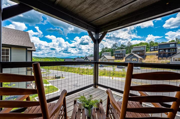 Pets Free | Dollywood | Hot-tub | Easy Access - Sevierville, TN