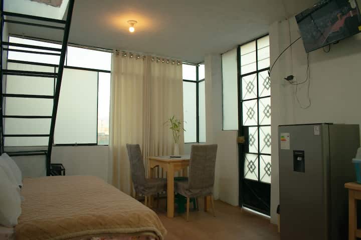 Mini 1° Piso + Cochera, 2 Habitaciones, 5 Camas - Ayacucho