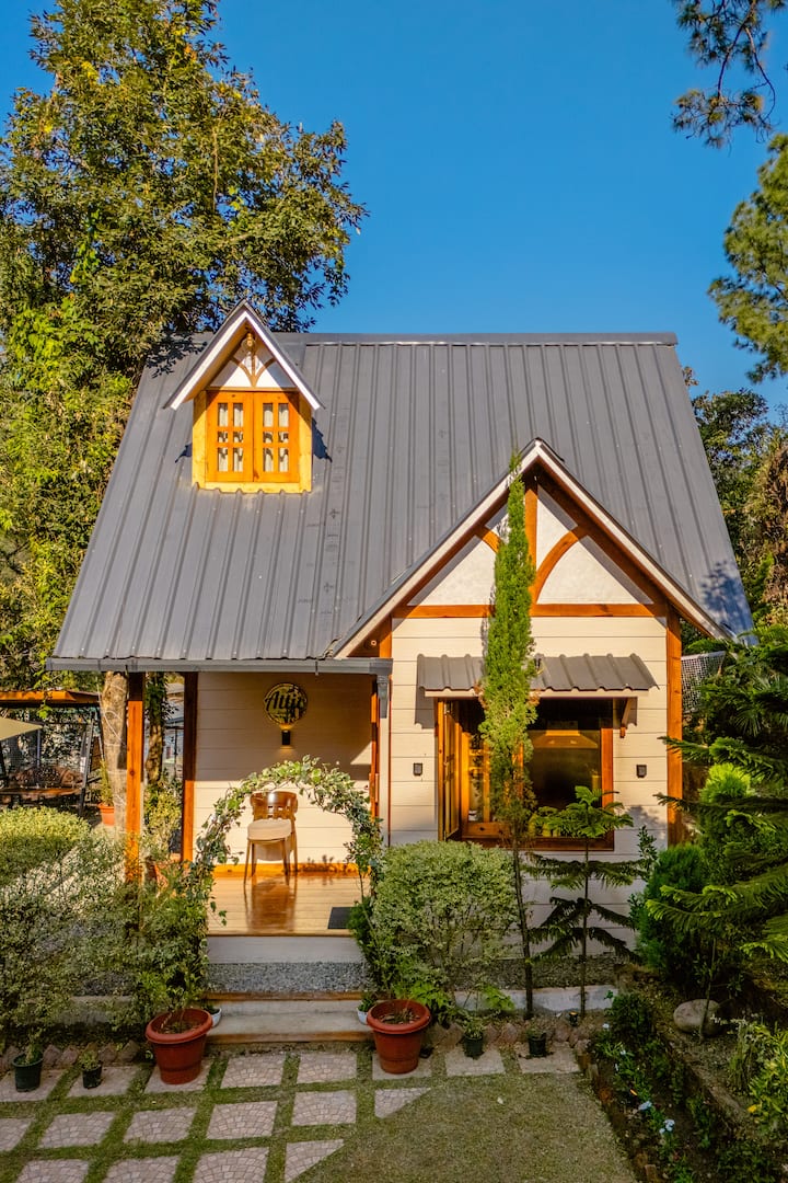 The Attic Includes Kitchenette/grocery/vegetables - Bhimtal