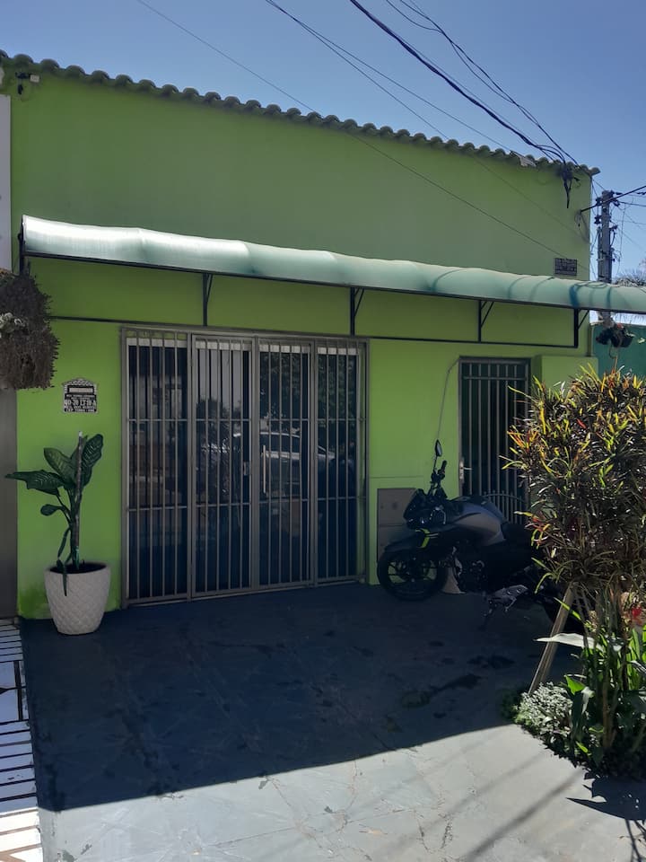 Suíte Com 2 Camas: Casal, Solteiro, Tv E Ar. - Rio Verde