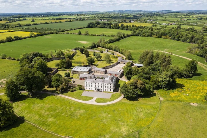 Georgian Manor, Sleeps 30, Retreats & Celebrations - Kells