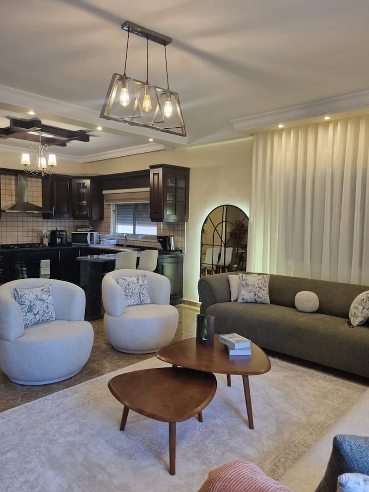 Elegant 2 Bedrooms In 4th Circle-diplomatic Area - Amman