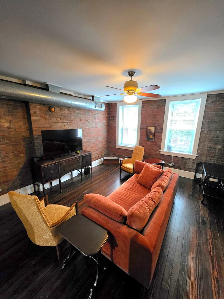 The Red Brick Retreat - St. Louis, MO