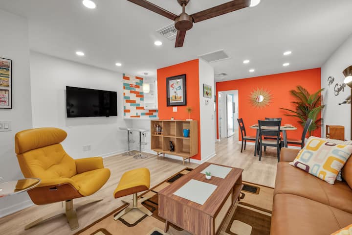 Atomic Starburst - Mountain View Downtown Condo - Palm Springs