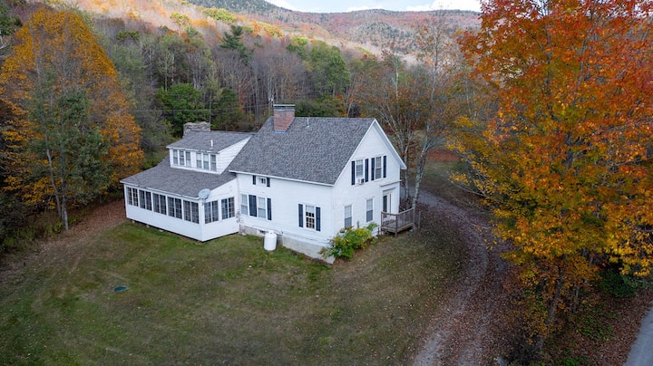Killington Mountain Farmhouse-5 Min To Skiing - Killington, VT