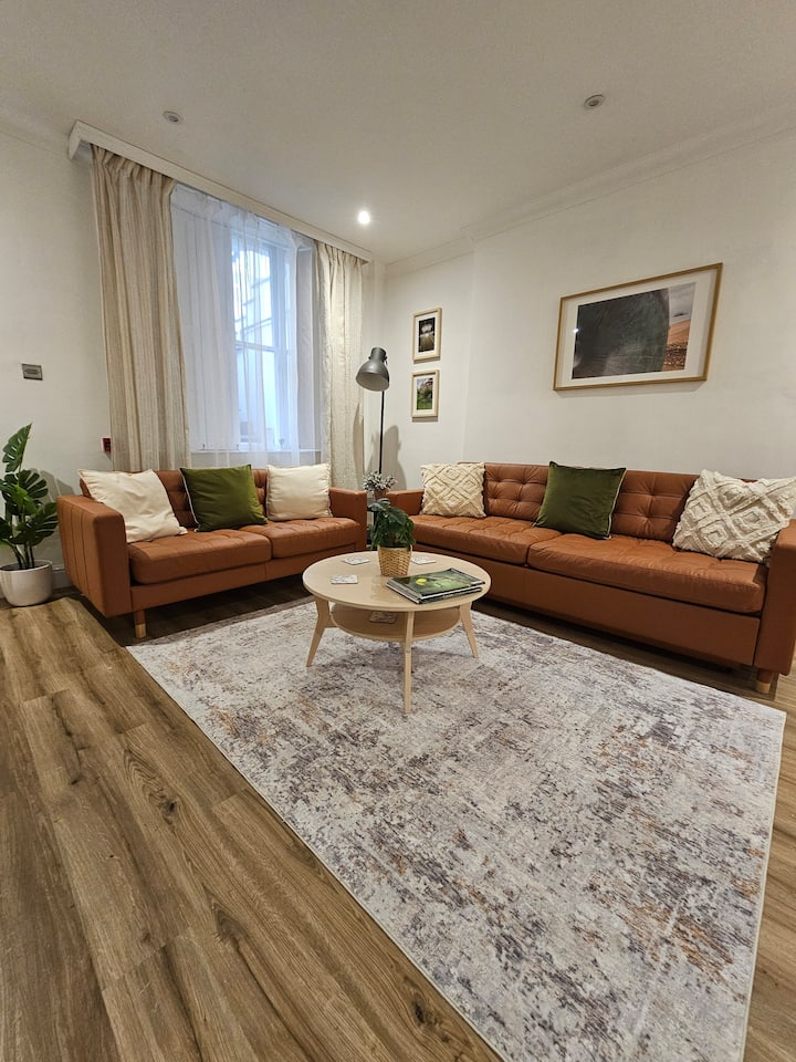 Spacious Seafront Apartment With Private Parking - Brighton