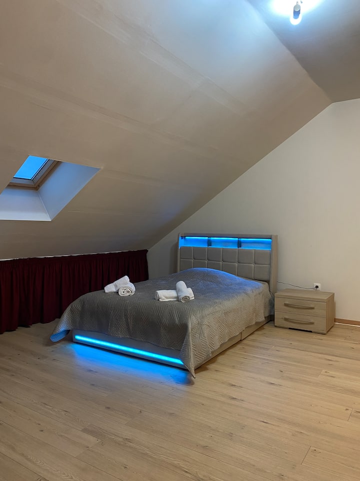 Grand Appart. Moderne – 5 Pers., 2 Chambres - Charleroi