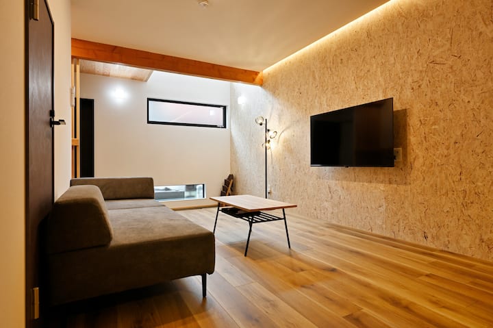 Sunlit Hideaway Osaka | Tsuruhashi 2-story Home - Japan