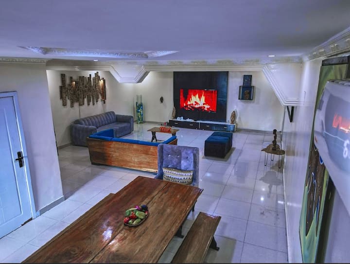 Grosses Appartment Mitten In Gombe/kinshasa - Kinshasa