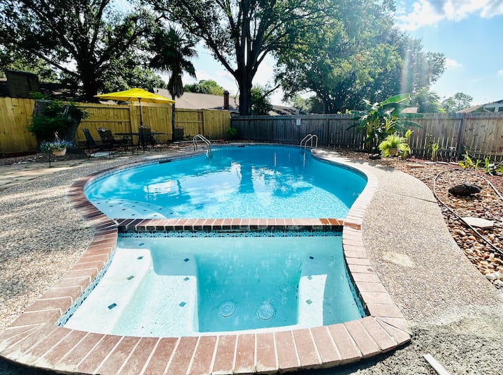 Spacious 4br Home I Pool • Gameroom • 5 Tvs - Houston, TX