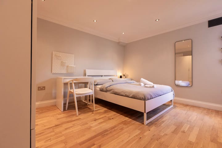 Bright One Bed Flat In North London - Chingford