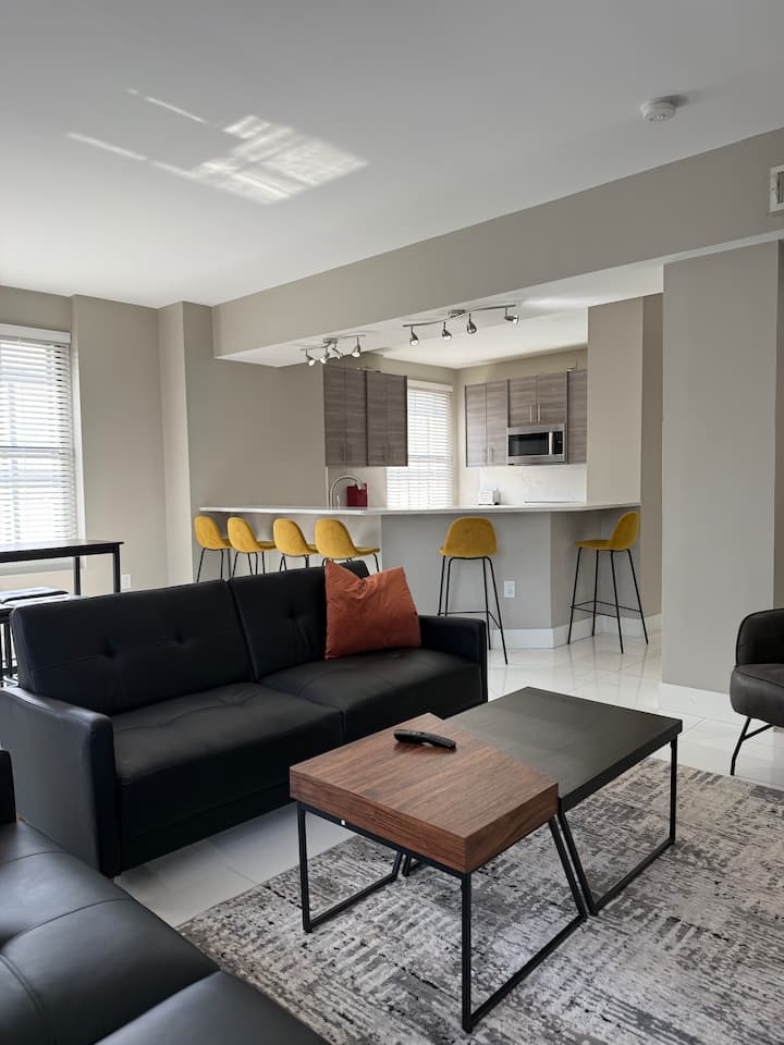 Downtown 2 Bed 2 Bath Condo - Des Moines, IA