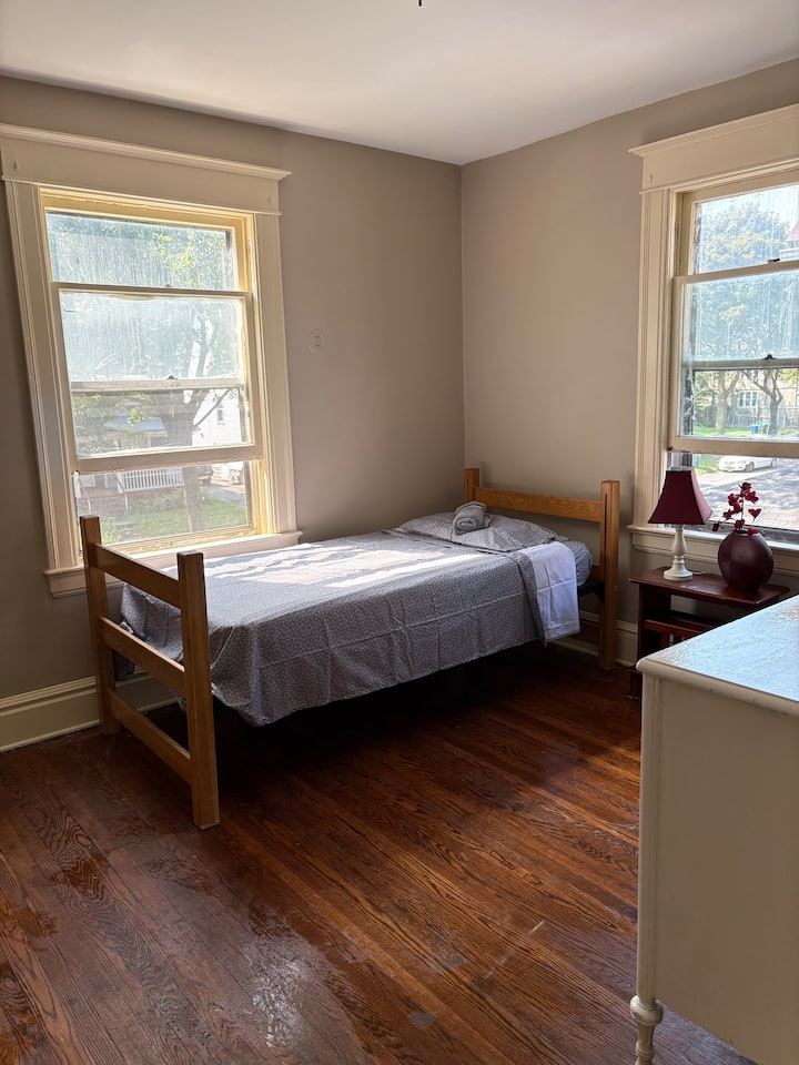 Affordable Accommodations For Easygoing Travelers - Rochester, NY