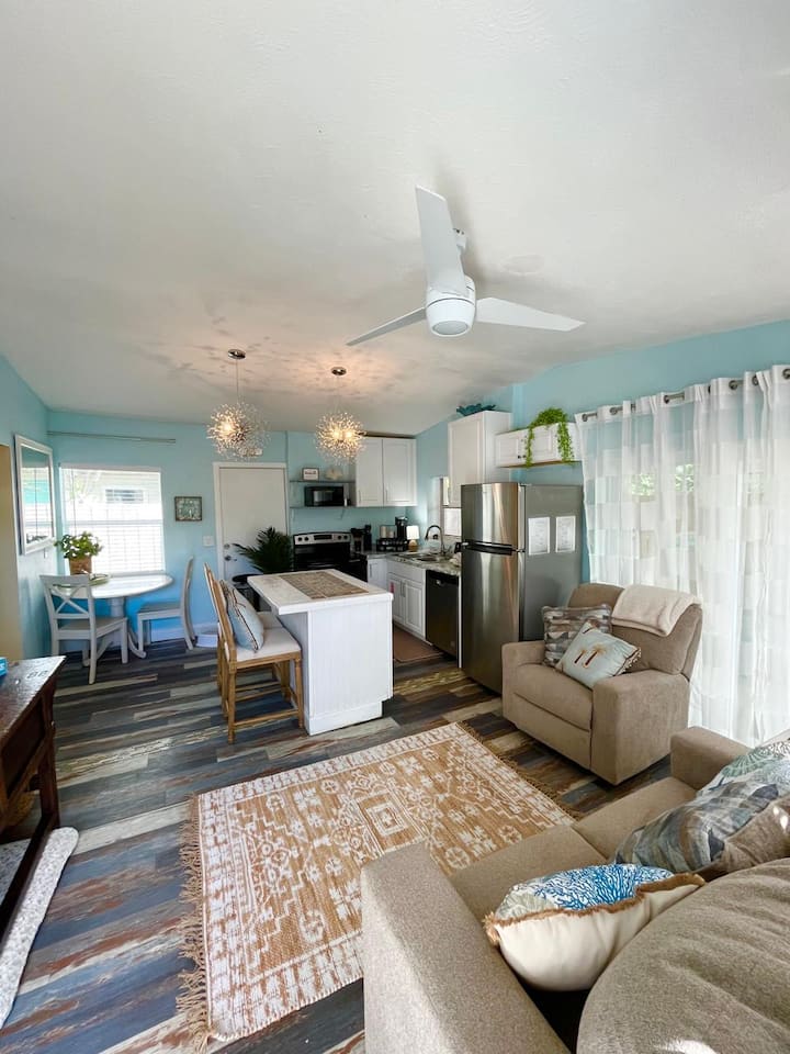 Bright Coastal Escape | Family-ready, Pet-friendly - Cocoa Beach, FL