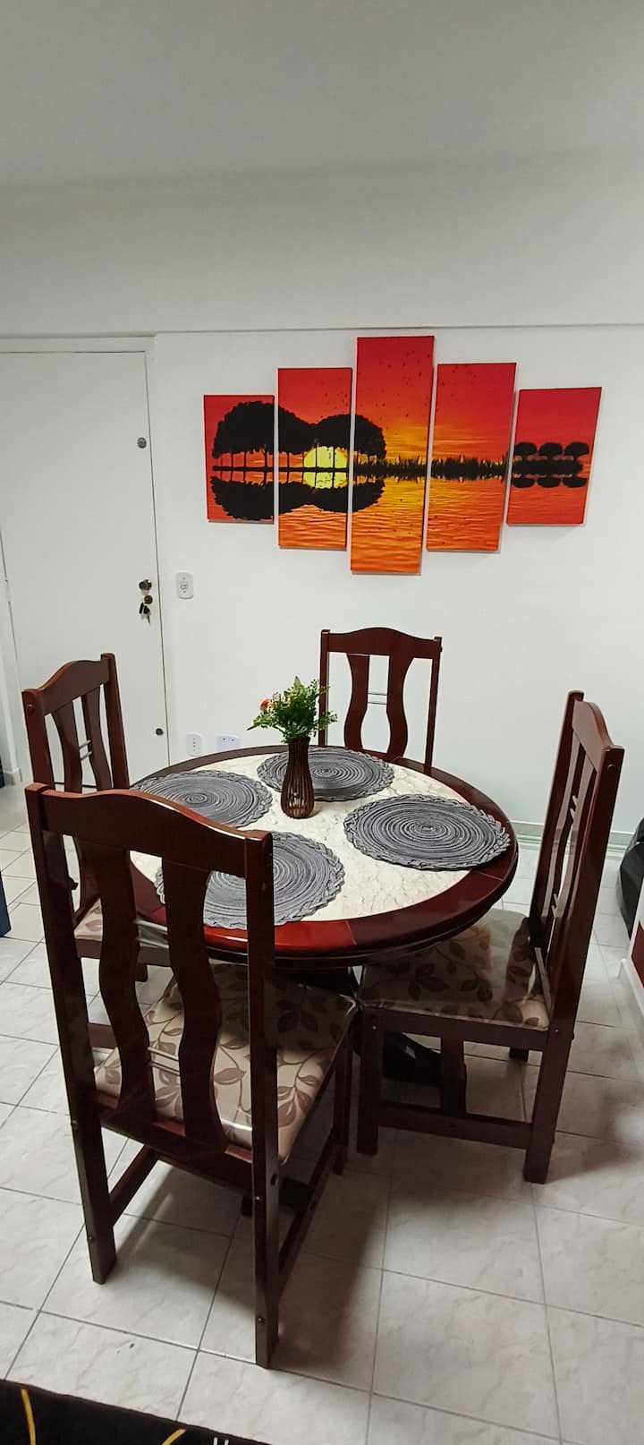 Apartamento Próximo Ao Centro, Com Garagem - Amparo