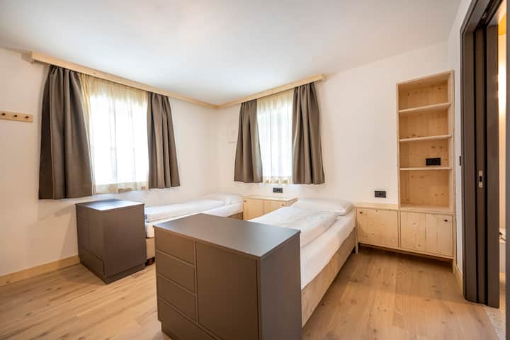 Monolocale 2024 Con Giardino, 2 Posti. - Selva di Val Gardena, Italy