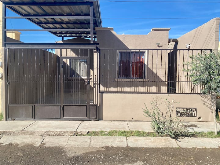 Casita Con Cochera Y Patio Cerca Del Blvd Progreso - Hermosillo