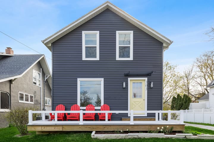 Charming Guesthouse With Hot Tub & Walk To Town! - Three Oaks, MI