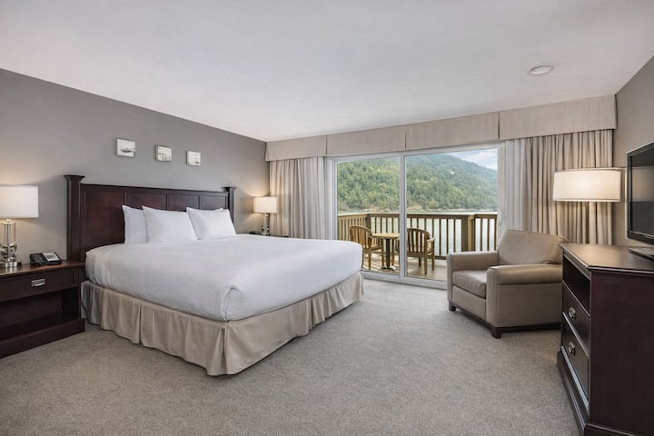 Waterfront King Room With Ocean Views - Orcas Island, WA