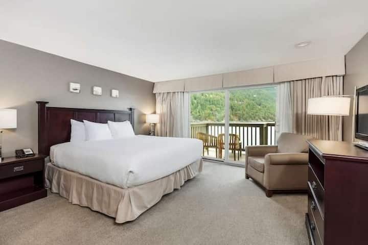 Waterfront King Room With Ocean Views - Orcas Island, WA