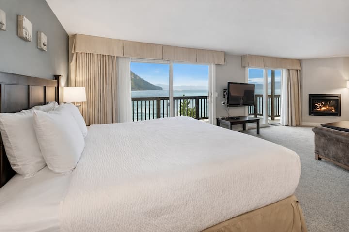 Deluxe King Suite With Panoramic Ocean View - Orcas Island, WA