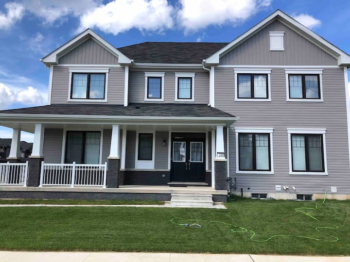 Two Adjacent Modern Homes In West Niagara Sleep 16 - St. Catharines