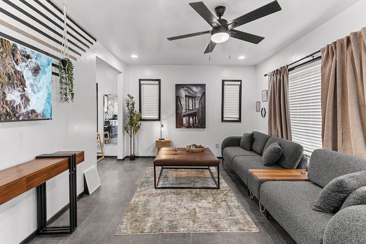 Arabian Nights, 4bd2br Near Dearborn/ Fully Fenced - Detroit, MI