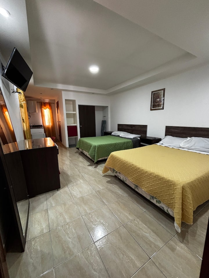 Hostal Monterrico - 3 Personas - Perico