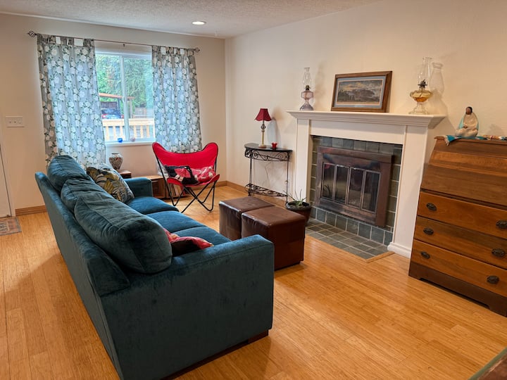 Bright And Cozy Cottage - Gladstone, OR