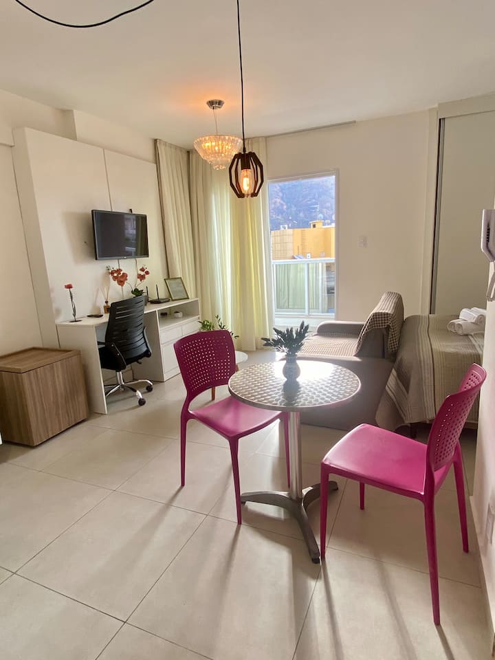 Studio Completo, Excelente Localização, Garagem - Juiz de Fora