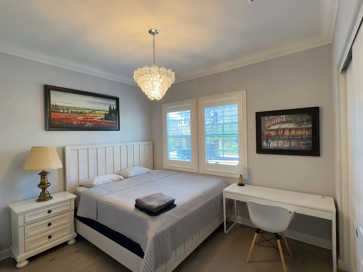 洛杉矶橙县独立客房、共享宽敞客厅、厨房、社区豪华泳池和按摩浴缸、靠近各大商超和美食、适合家庭可长租 - Mission Viejo, CA