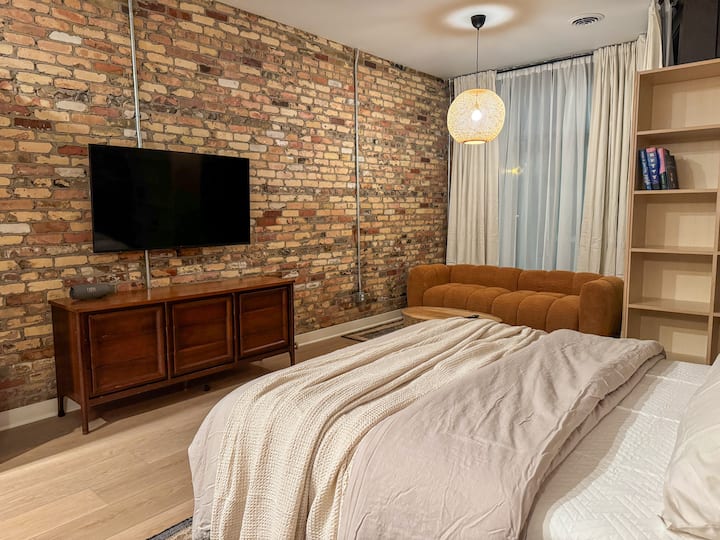 Sherwood Studio Walkable To All In Uptown & Beach! - Michigan City, IN