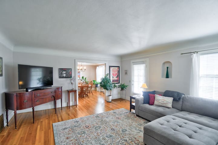 Charming Home On Tumwater Hill - Olympia, WA