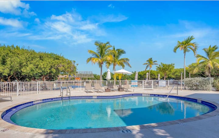 1 King Bed | Dove Creek | Oceanfront Outdoor Pool - Key Largo, FL
