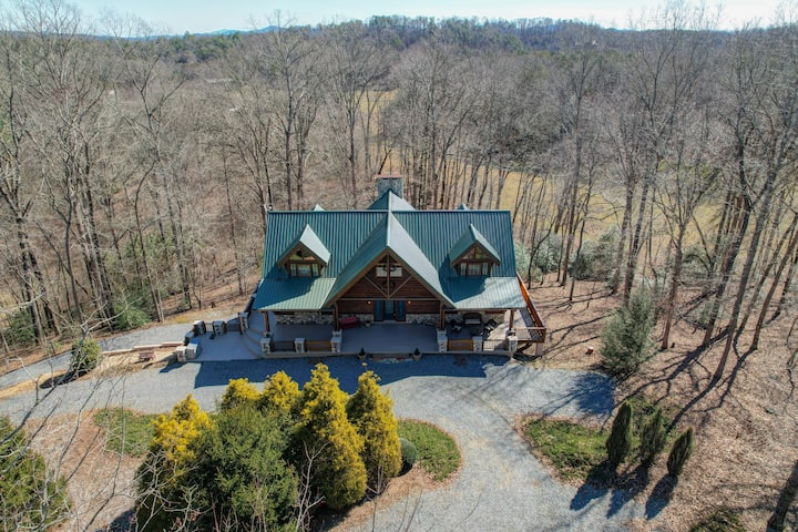 Rustic Log Cabin | Secluded | Firepit | 2 Kingbeds - Mineral Bluff, GA