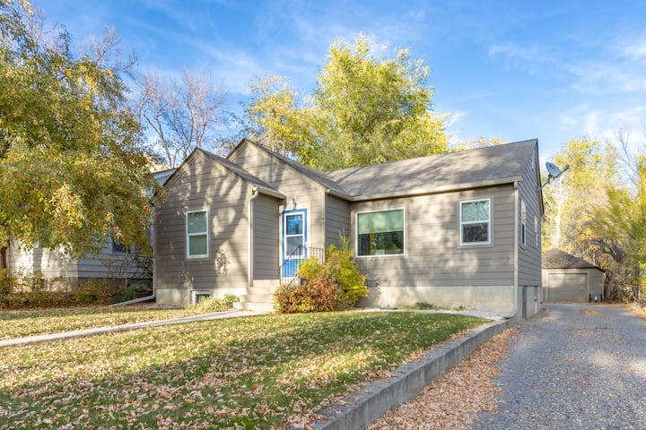 Bright & Sunny. Your Comfy Home Base In Billings. - Oasis, Billings