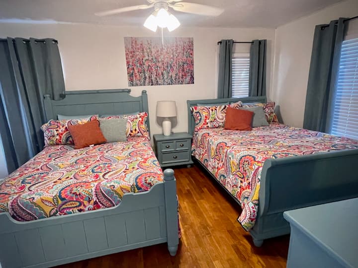 Wildflower Suite- Extended Stay Near Ttu- 2 Queens - Lubbock