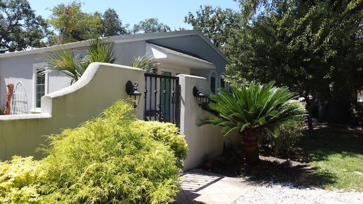 The Nest At Circle Park - Cute Cozy Cottage - Sea Island, GA