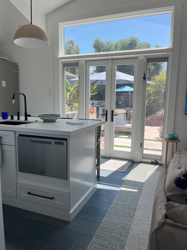 Modern Guesthouse - Monthly Rate, Flexible Stay - Santa Bárbara, CA